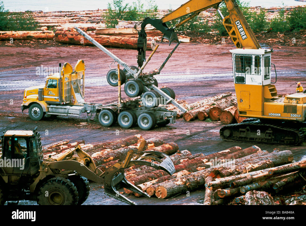 Logging truck mill -Fotos und -Bildmaterial in hoher Auflösung – Alamy