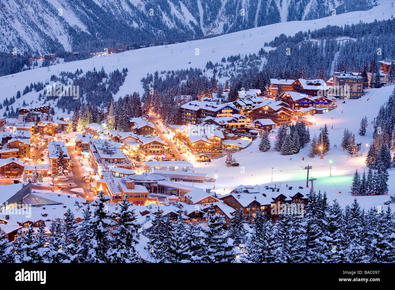 Courchevel france night -Fotos und -Bildmaterial in hoher Auflösung – Alamy