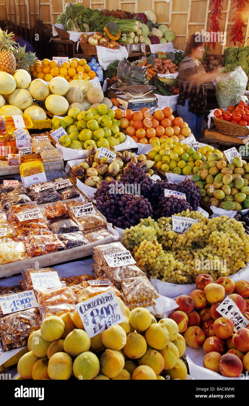 Santiago de chile fruit market -Fotos und -Bildmaterial in hoher ...