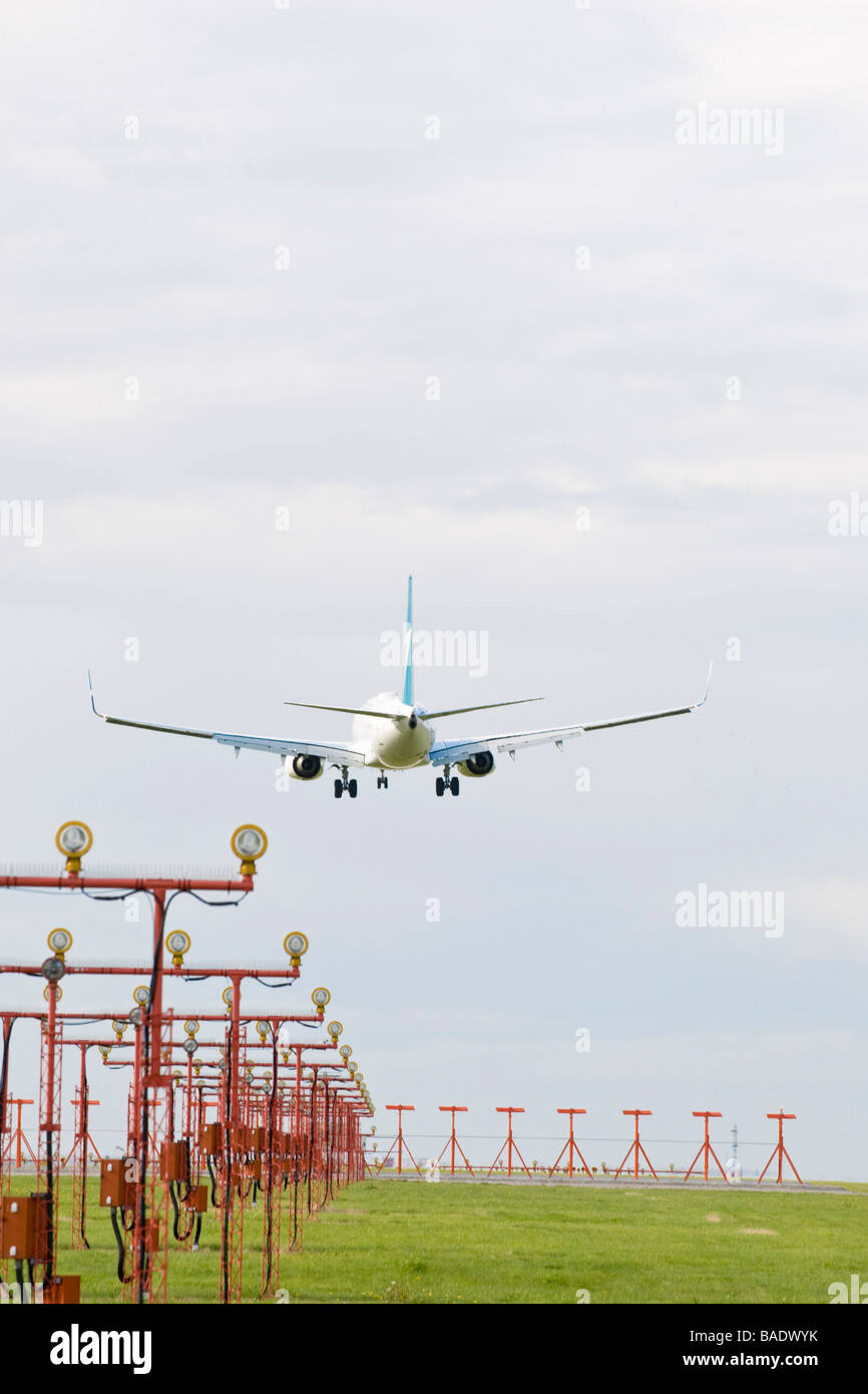 Flugzeuge reihen sich an die landebahn -Fotos und -Bildmaterial in ...