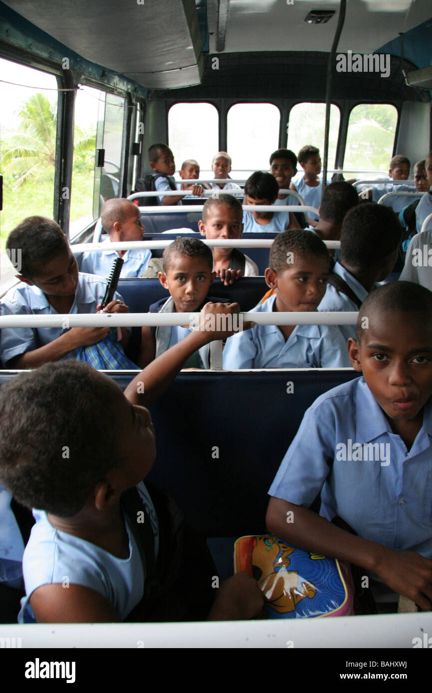 Kinder im bus -Fotos und -Bildmaterial in hoher Auflösung – Alamy