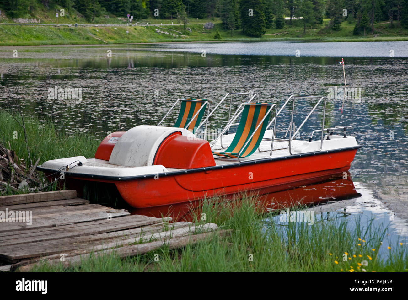 Boot tretboot -Fotos und -Bildmaterial in hoher Auflösung – Alamy