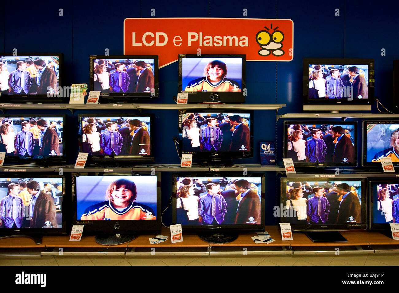 Fernsehen einkaufen -Fotos und -Bildmaterial in hoher Auflösung – Alamy