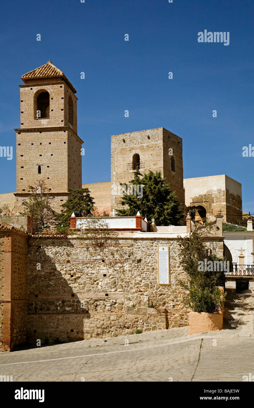 Schlosskirche der drei Türme und Friedhof in Alora Malaga Andalusien ...