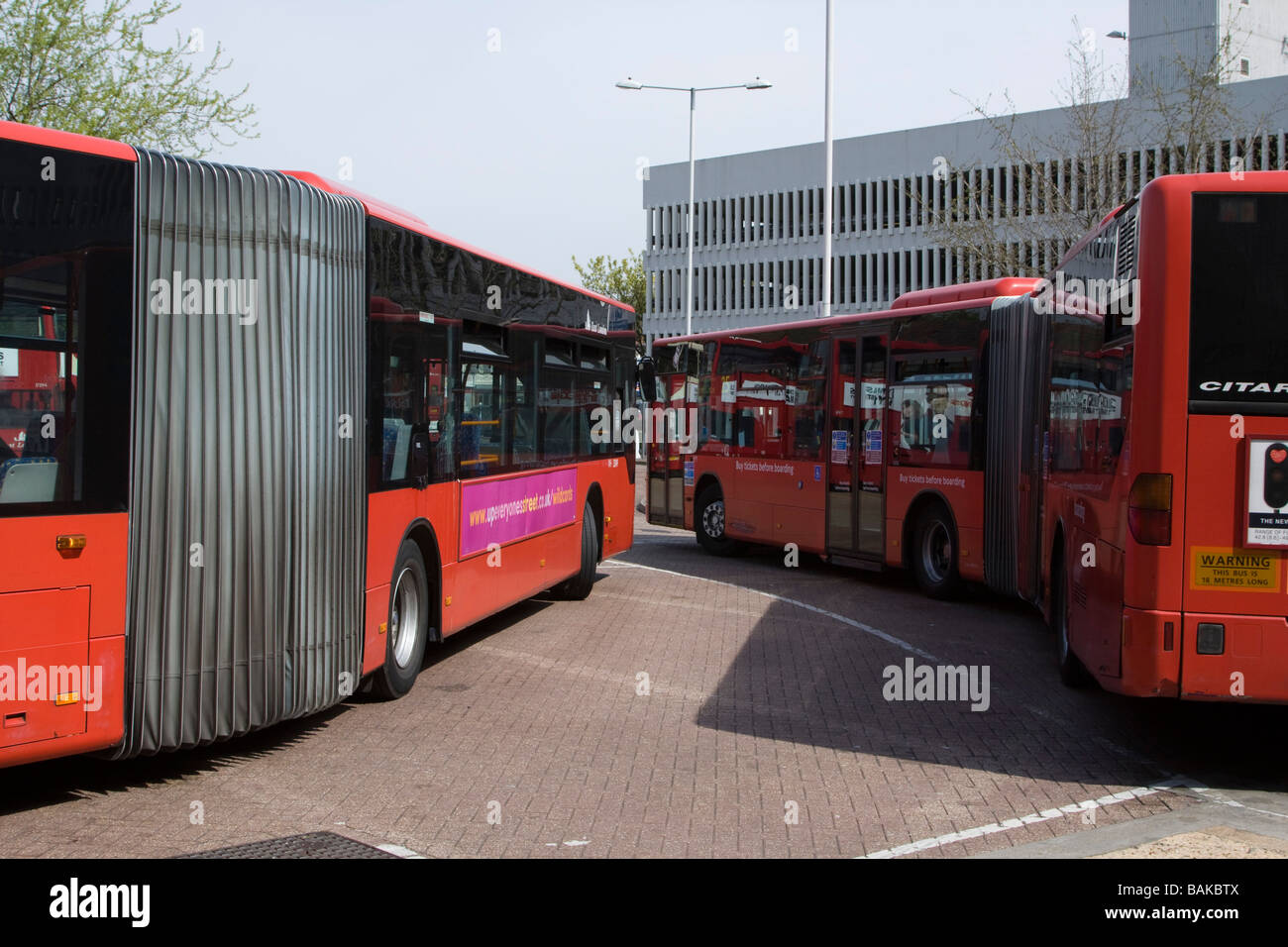 Slinky buses -Fotos und -Bildmaterial in hoher Auflösung – Alamy