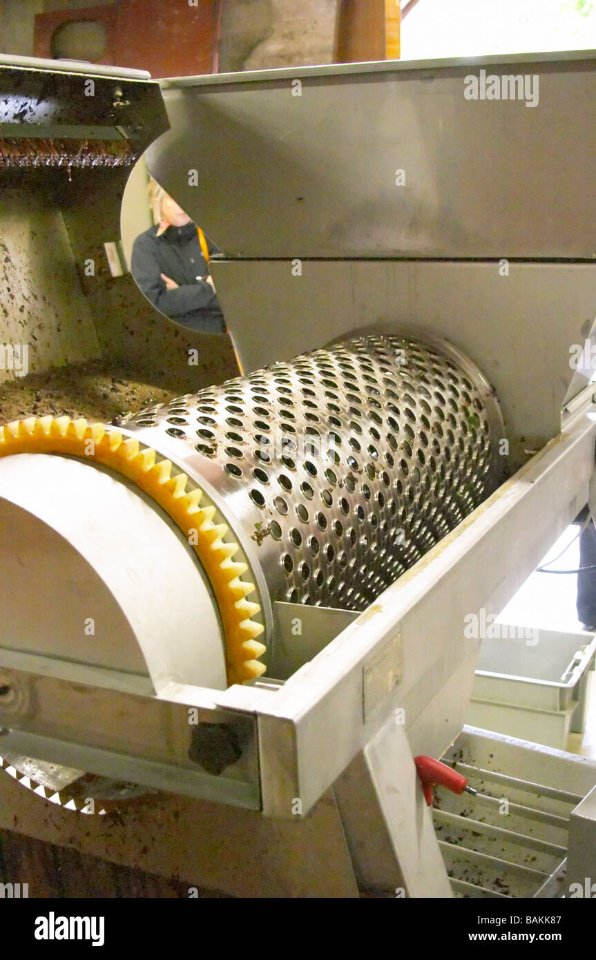 Destemming machine -Fotos und -Bildmaterial in hoher Auflösung – Alamy