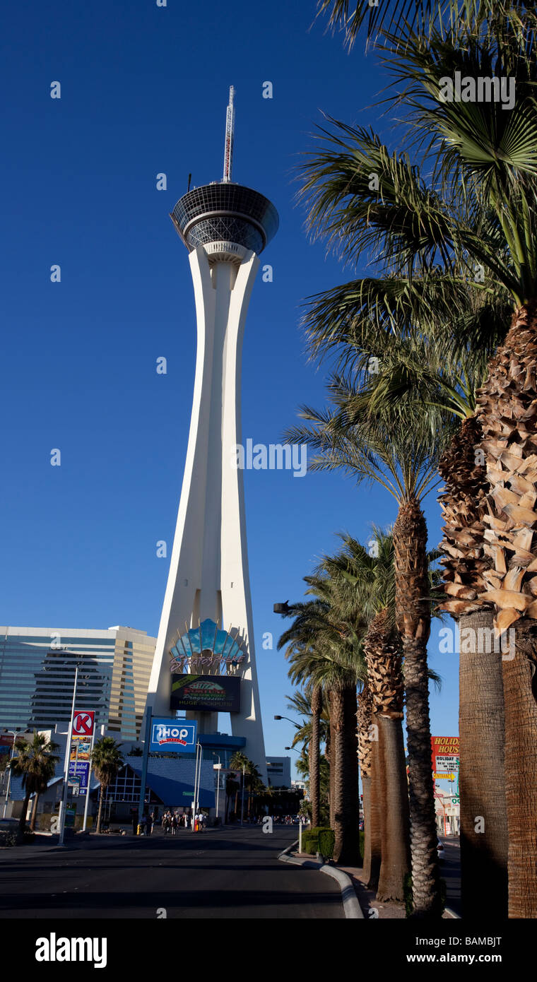 The stratosphere tower -Fotos und -Bildmaterial in hoher Auflösung – Alamy
