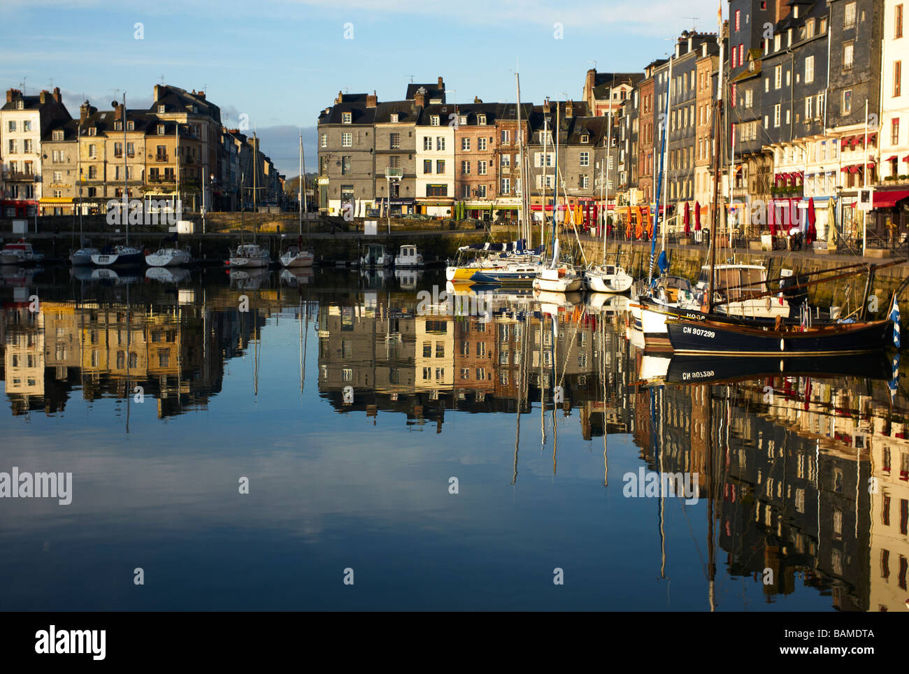 Hafenbecken honfleur -Fotos und -Bildmaterial in hoher Auflösung – Alamy