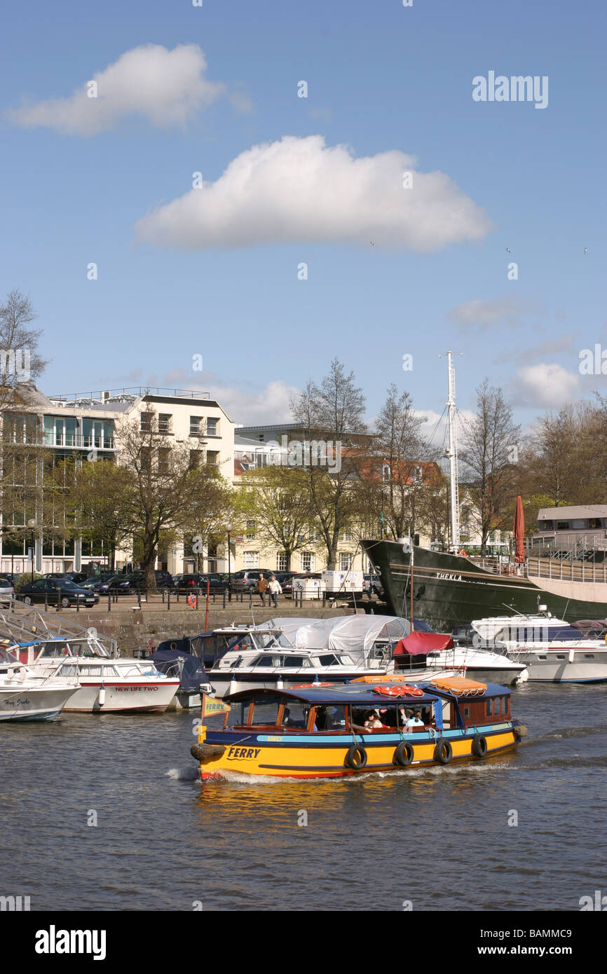 Das busboot im hafen -Fotos und -Bildmaterial in hoher Auflösung – Alamy
