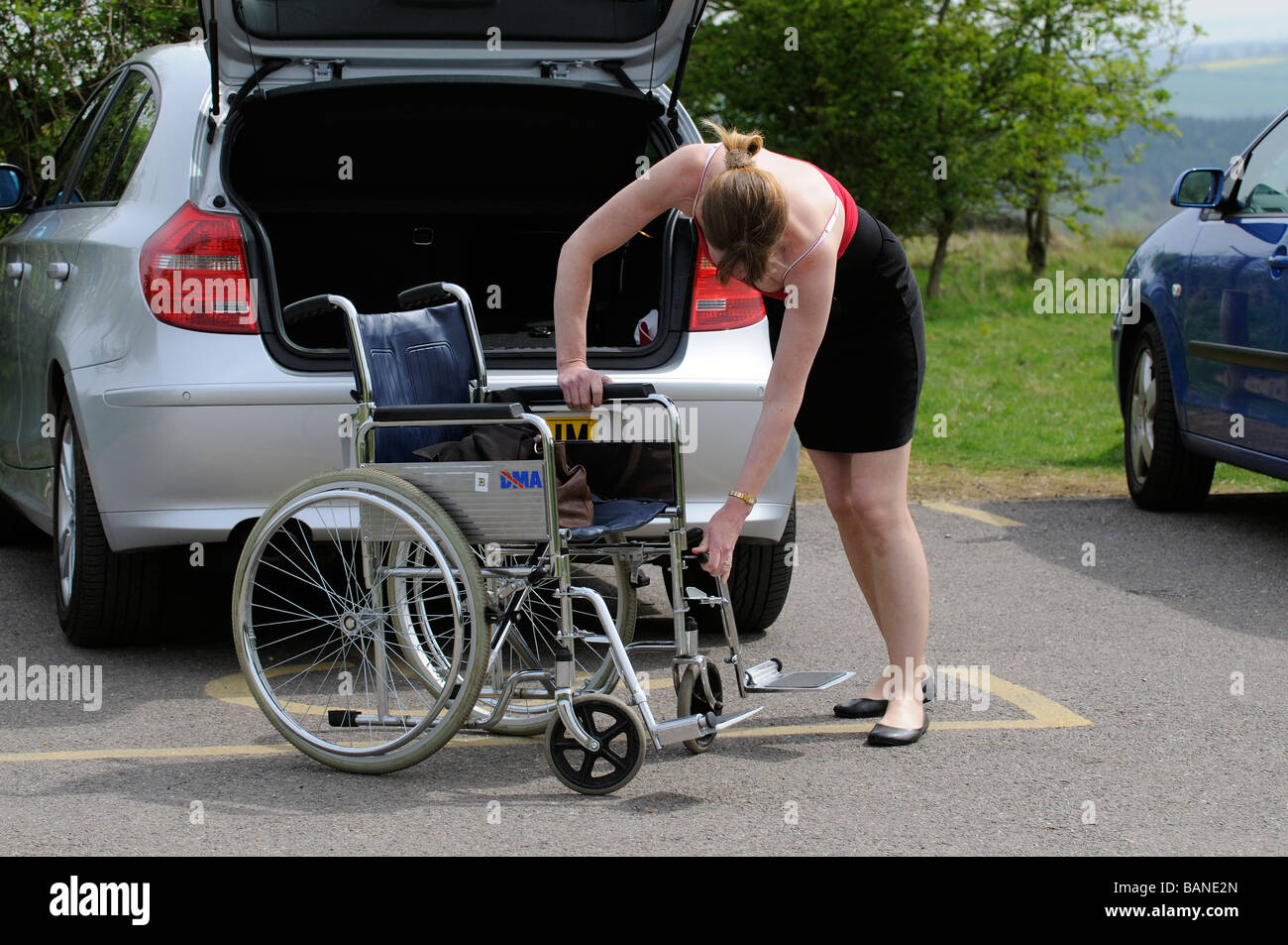 Woman Wheelchair Car Stockfotos und -bilder Kaufen - Alamy