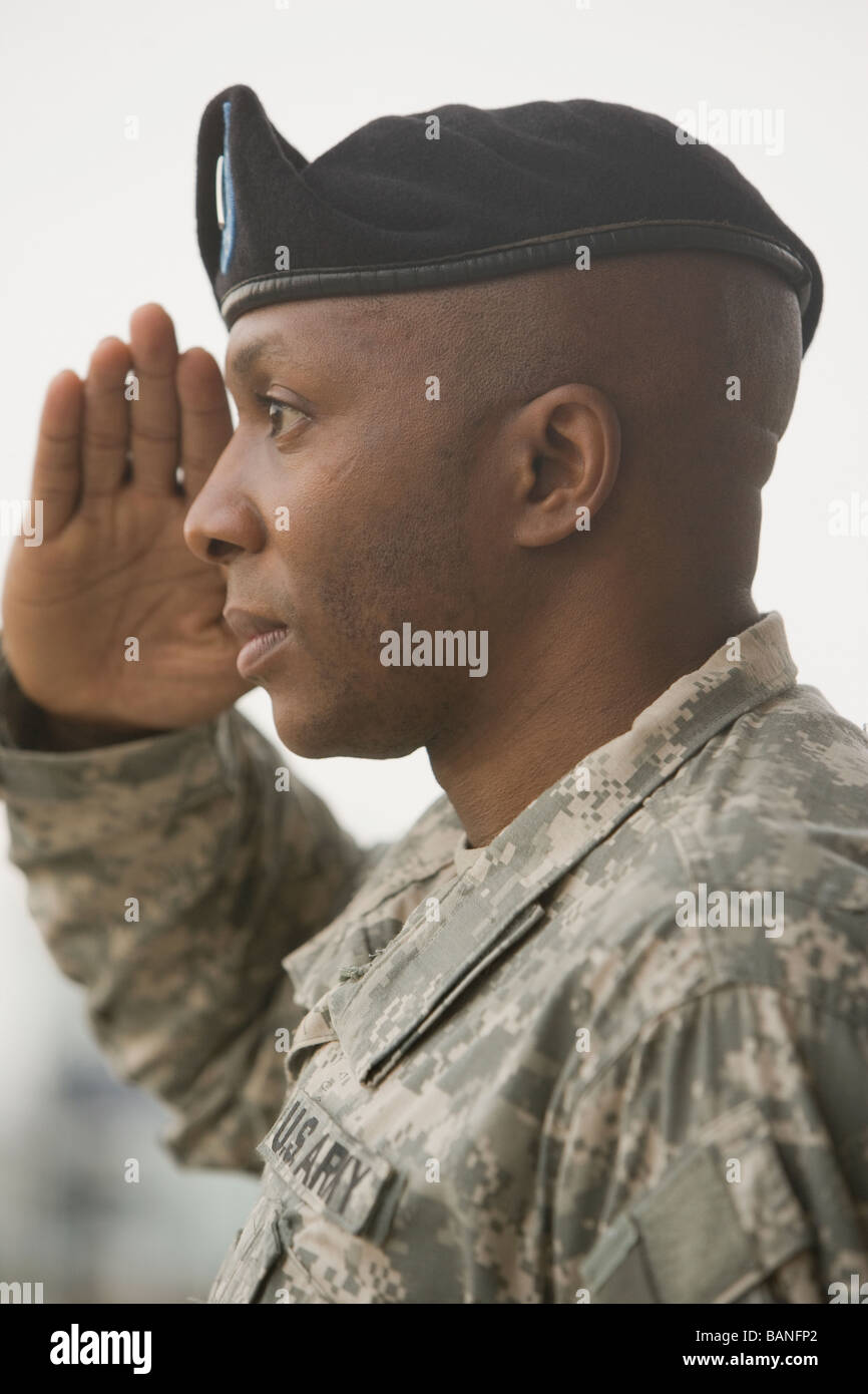 Salutieren zur seite -Fotos und -Bildmaterial in hoher Auflösung – Alamy