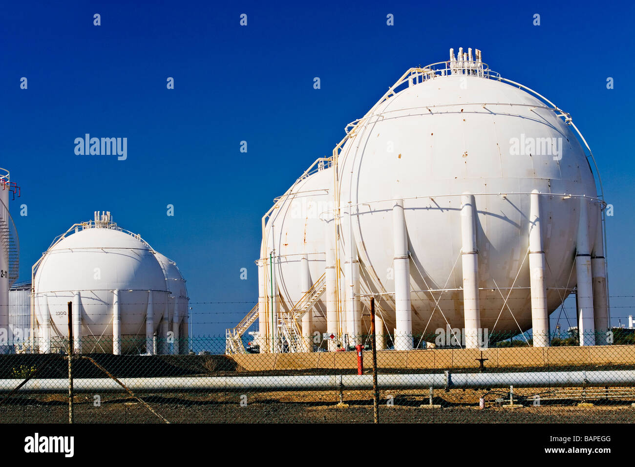 Gas storage tanks -Fotos und -Bildmaterial in hoher Auflösung – Alamy