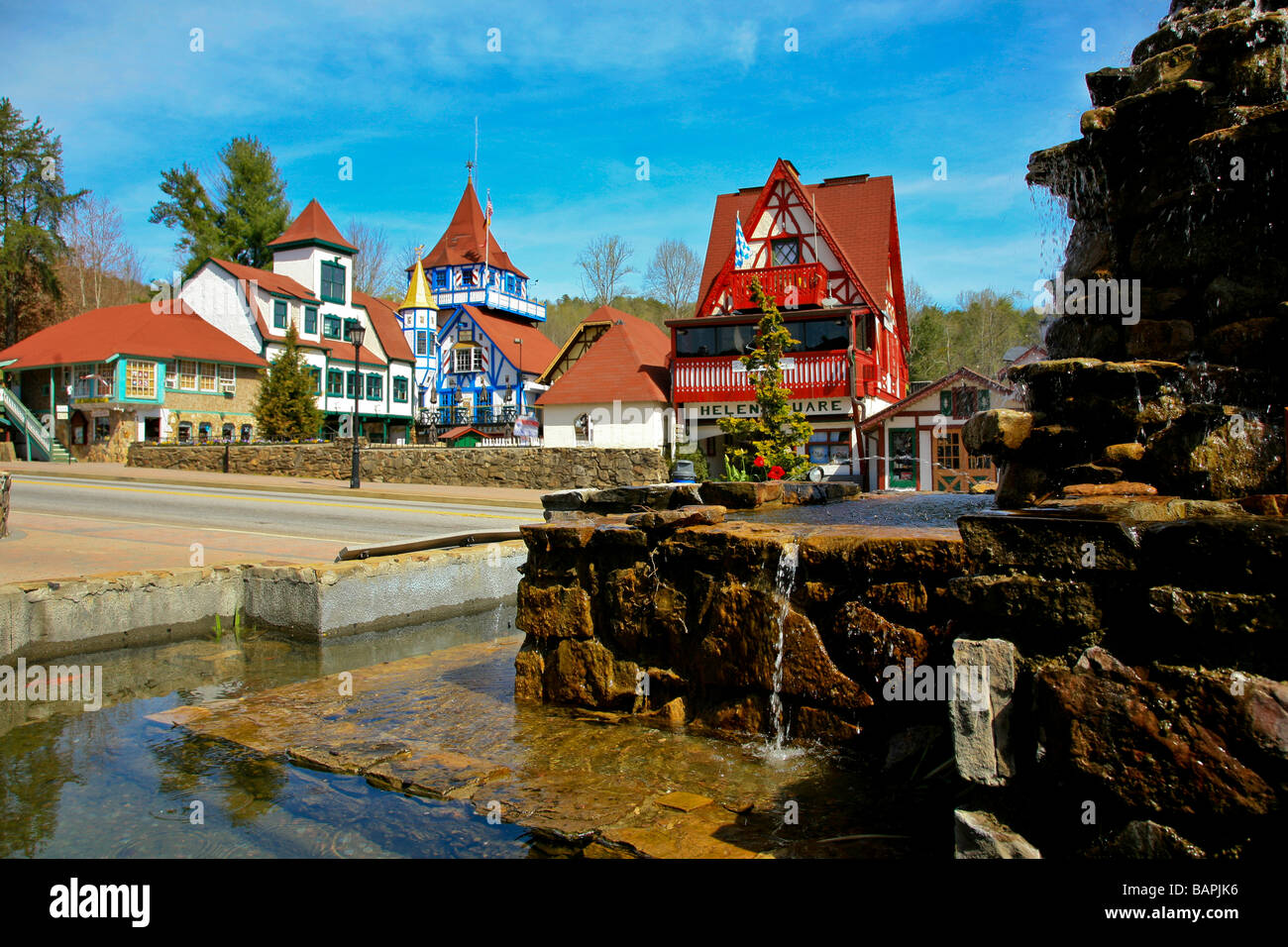 Helen georgia parade -Fotos und -Bildmaterial in hoher Auflösung – Alamy