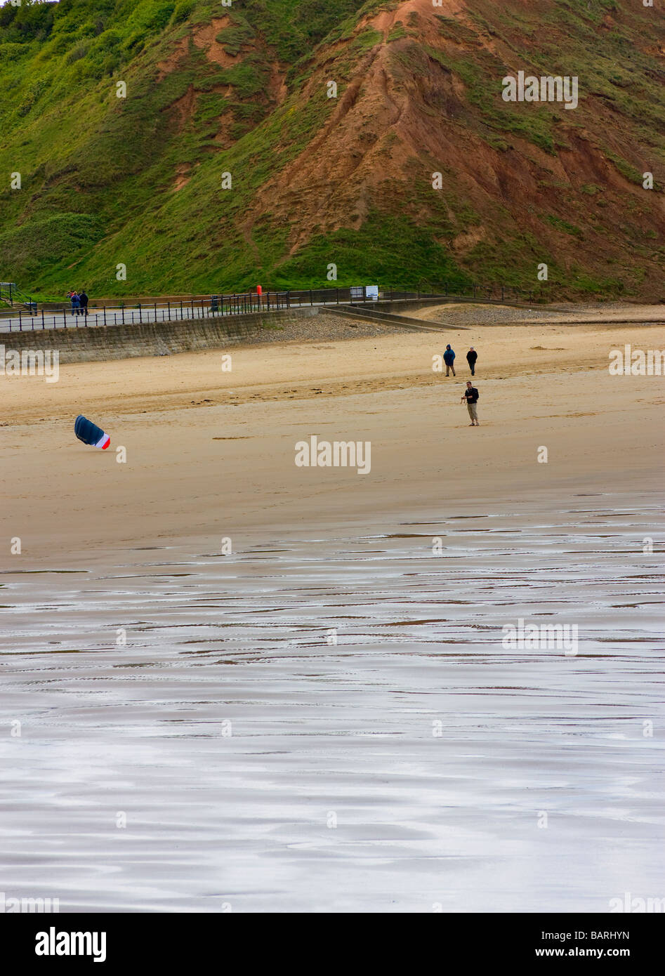 Drachen fliegen am strand -Fotos und -Bildmaterial in hoher Auflösung ...