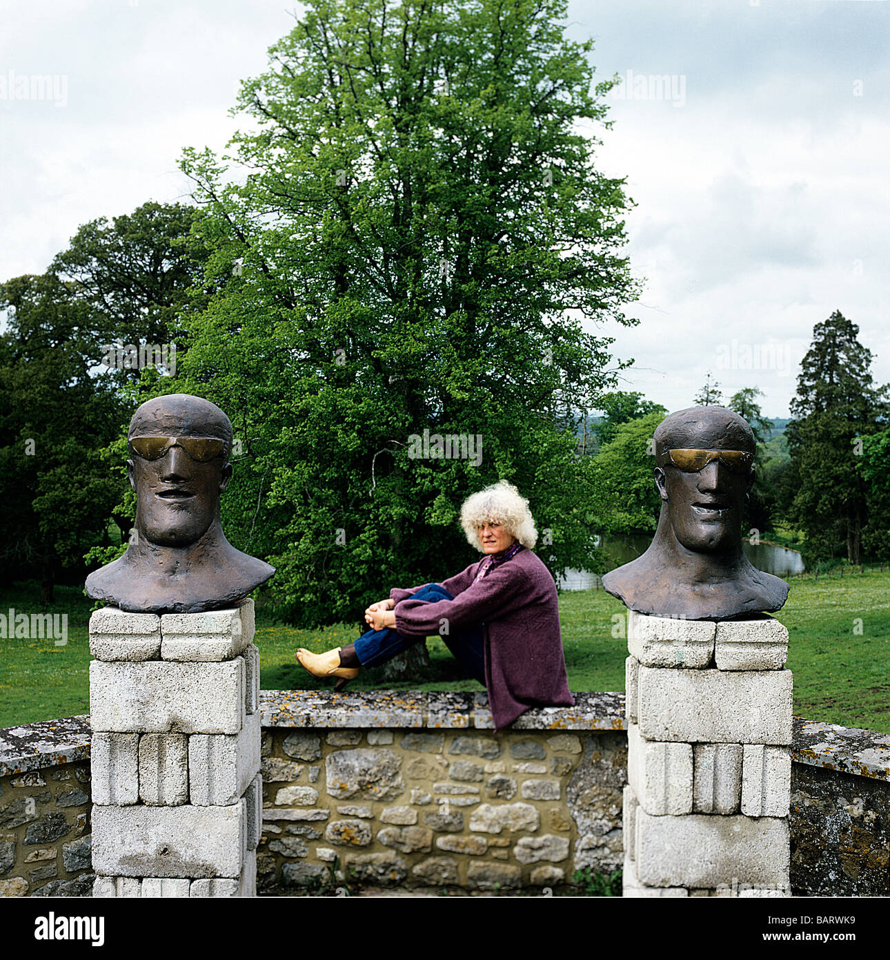 Elisabeth frink art -Fotos und -Bildmaterial in hoher Auflösung – Alamy