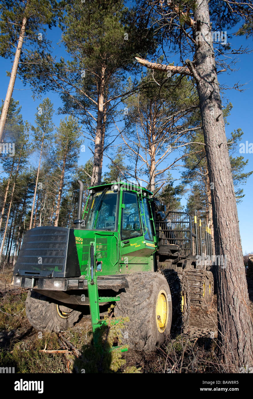 John deere 1110d eco iii forwarder -Fotos und -Bildmaterial in hoher ...