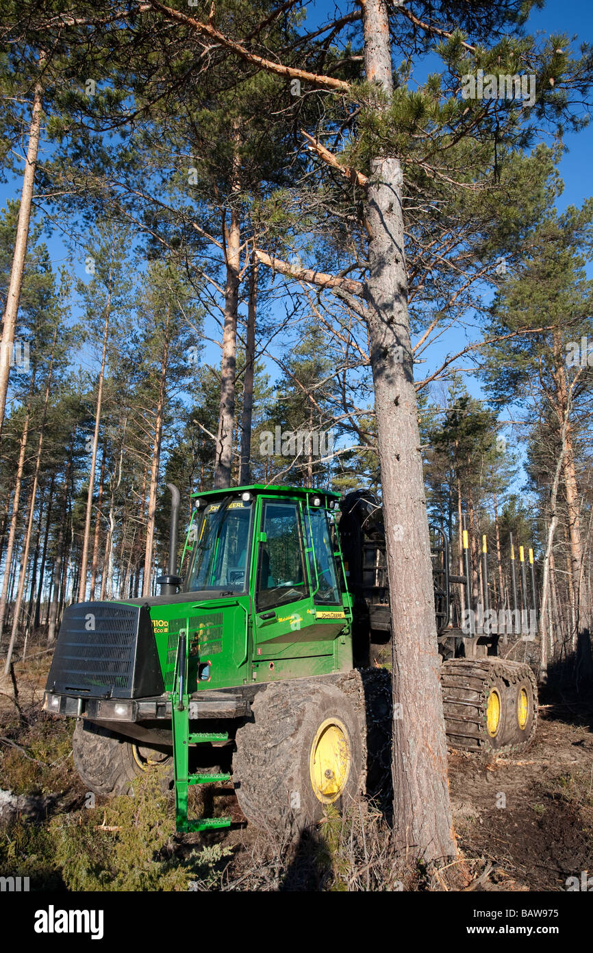 John deere 1110d eco iii forwarder -Fotos und -Bildmaterial in hoher ...