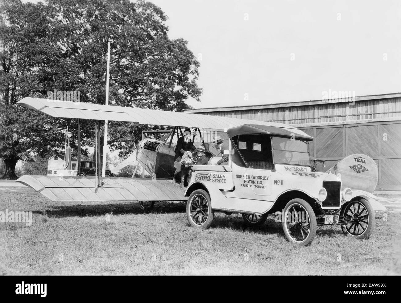 Flugzeug und auto -Fotos und -Bildmaterial in hoher Auflösung – Alamy
