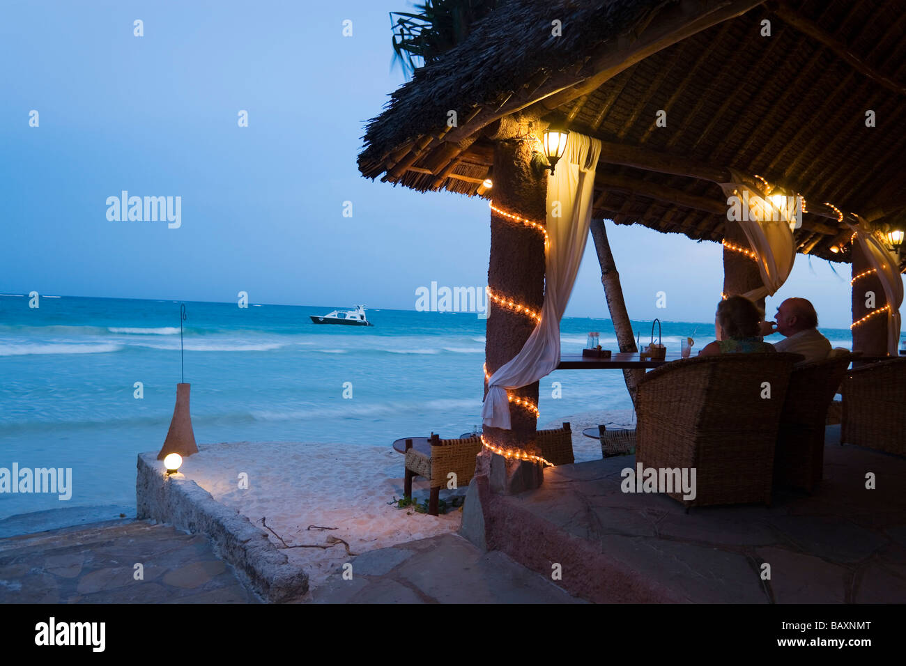 Nomaden sitzen -Fotos und -Bildmaterial in hoher Auflösung – Alamy
