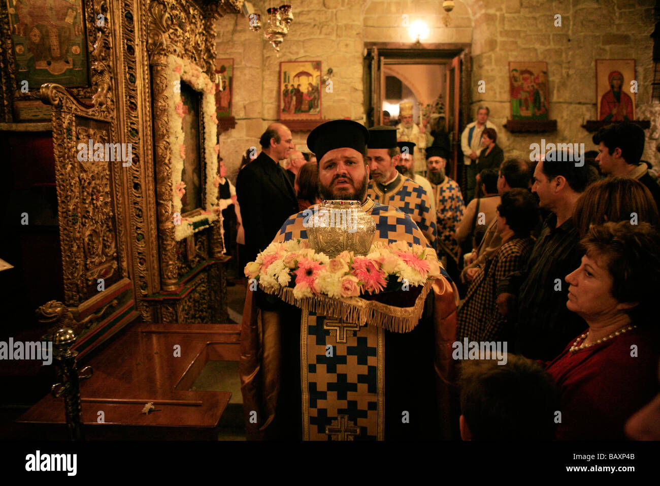 Prozession in der kirche -Fotos und -Bildmaterial in hoher Auflösung ...