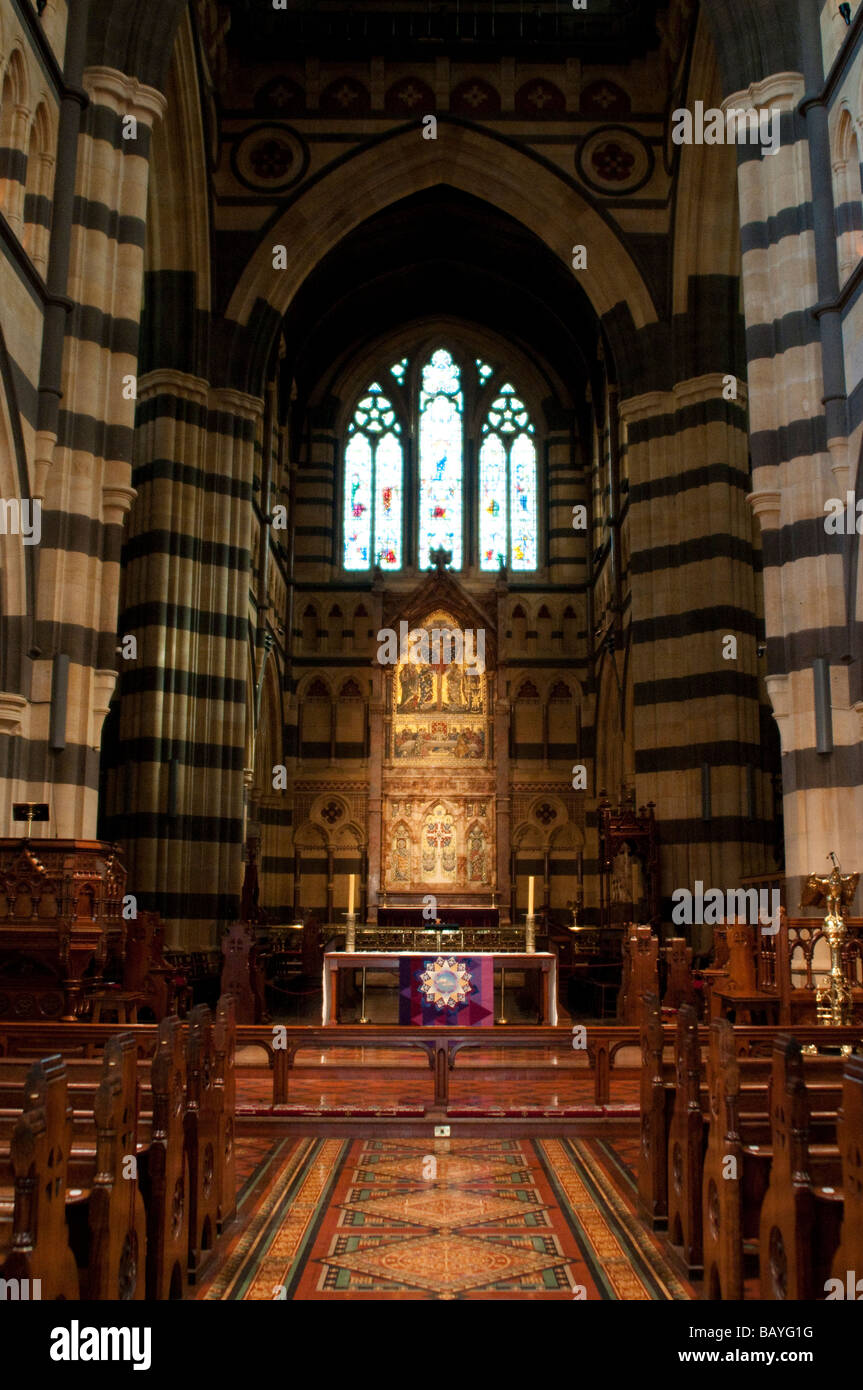 Mittelschiff der St. Pauls Kathedrale, erbaut in den 1880er Jahren im neugotischen Stil ...