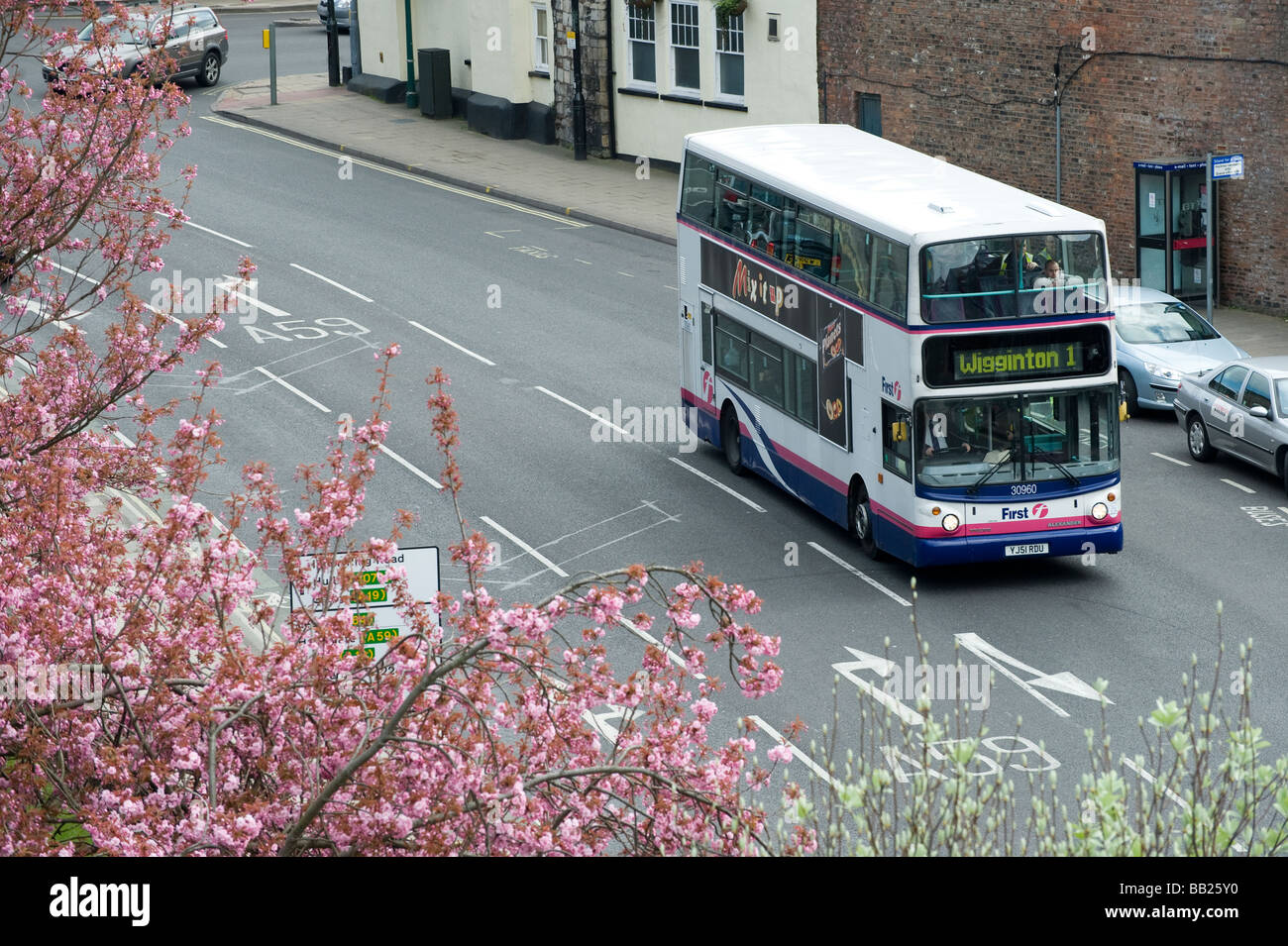 First bus double decker bus -Fotos und -Bildmaterial in hoher Auflösung – Alamy