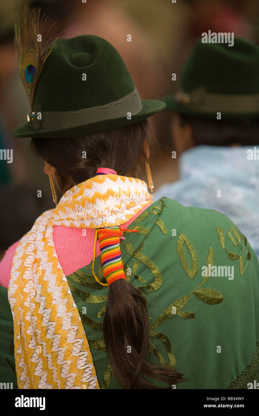 Südamerika-Ecuador-Frau in traditioneller Hut & Schal auf die indigenen ...