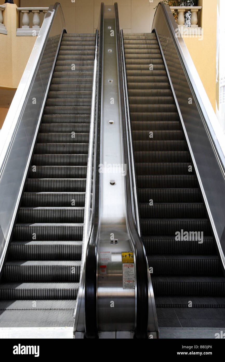 Westfield rolltreppen -Fotos und -Bildmaterial in hoher Auflösung – Alamy