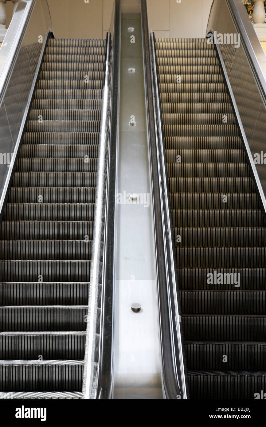 Westfield rolltreppen -Fotos und -Bildmaterial in hoher Auflösung – Alamy