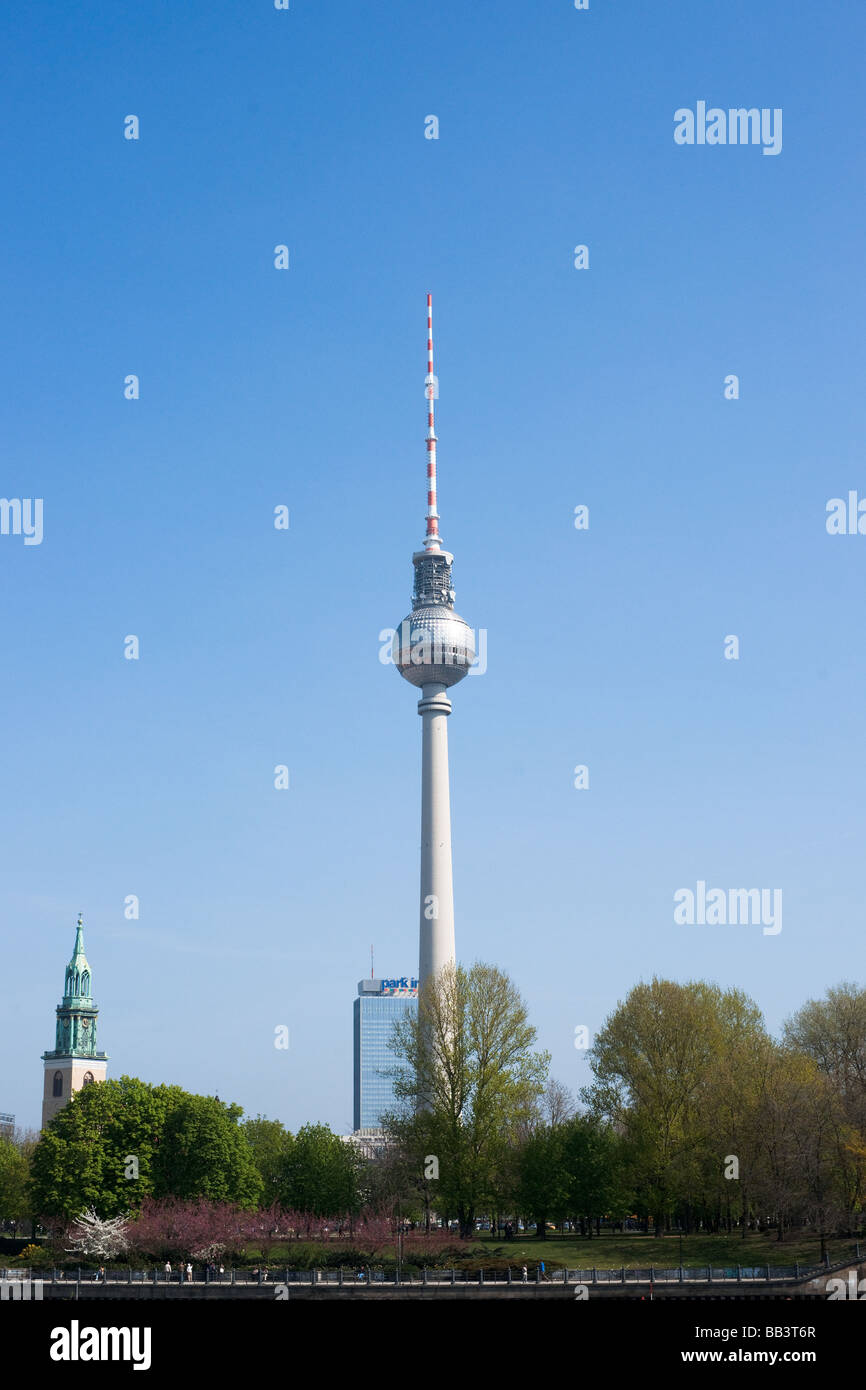 Fernsehturm am alexanderplatz in berlin -Fotos und -Bildmaterial in ...