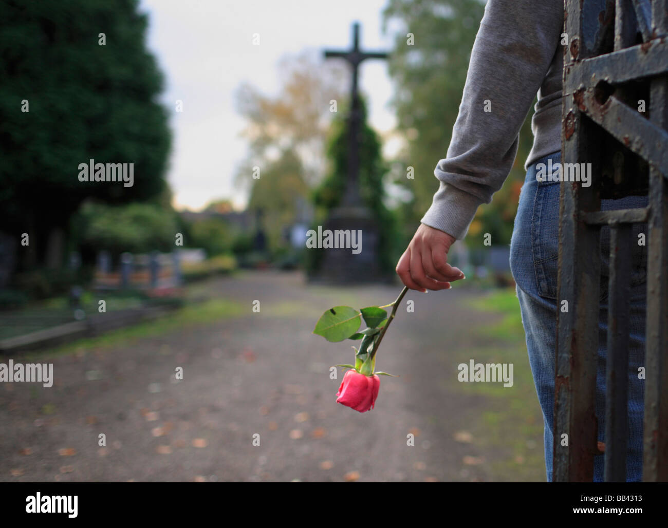 Trauernde witwe -Fotos und -Bildmaterial in hoher Auflösung – Alamy