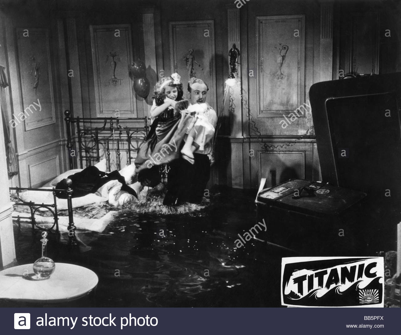 Titanic Flooding Scene 1943 Stockfotos & Titanic Flooding Scene 1943 ...