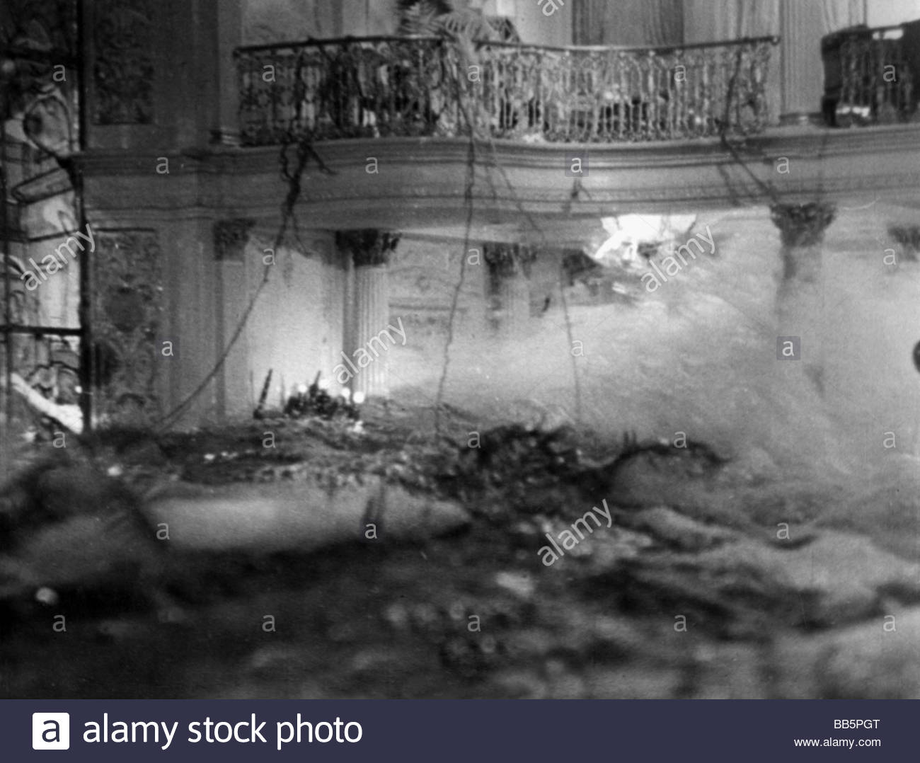 Titanic Flooding Scene 1943 Stockfotos & Titanic Flooding Scene 1943 ...