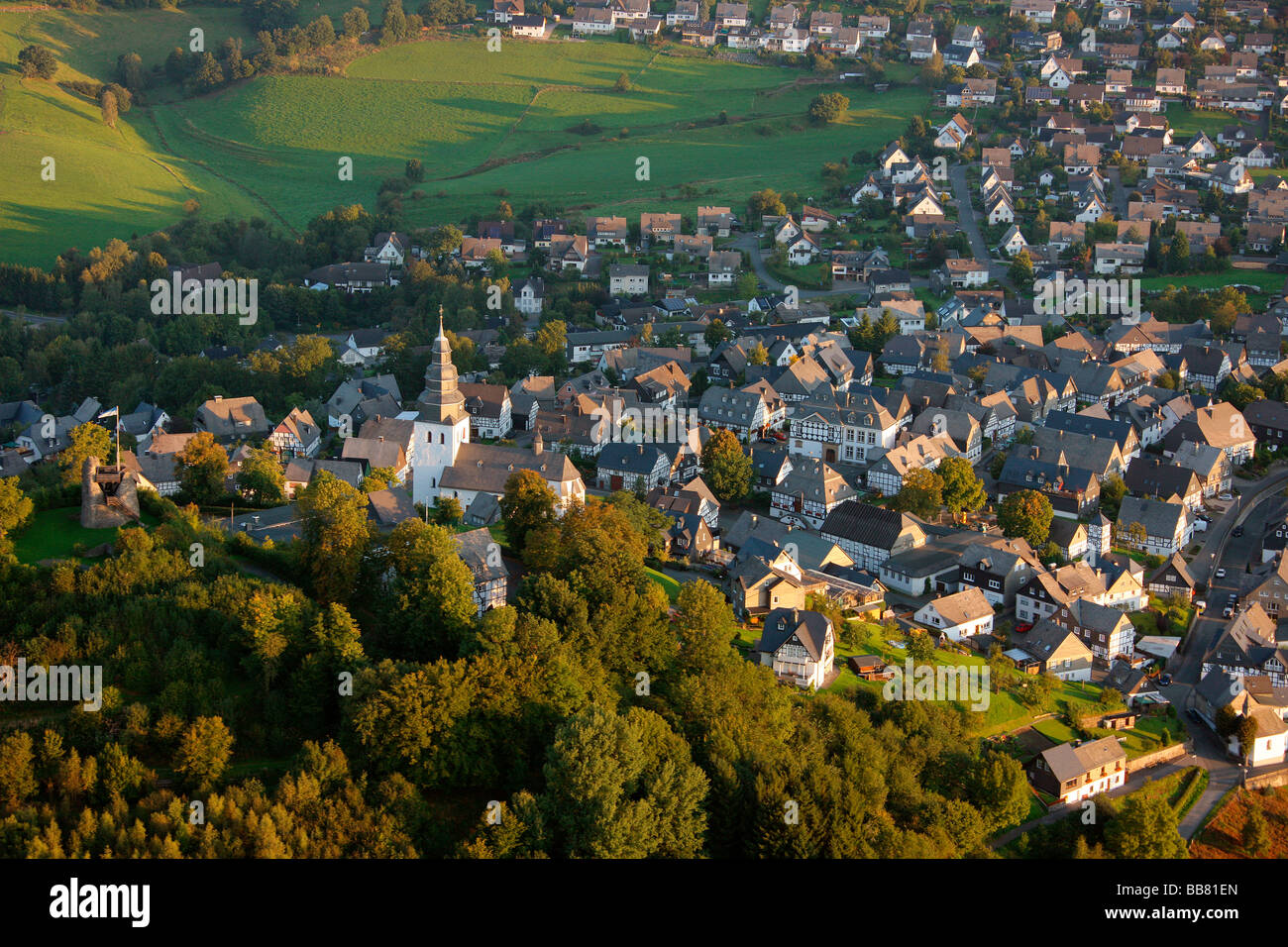 Luftaufnahme, Meschede Eversberg, Hochsauerlandkreis, Sauerland ...
