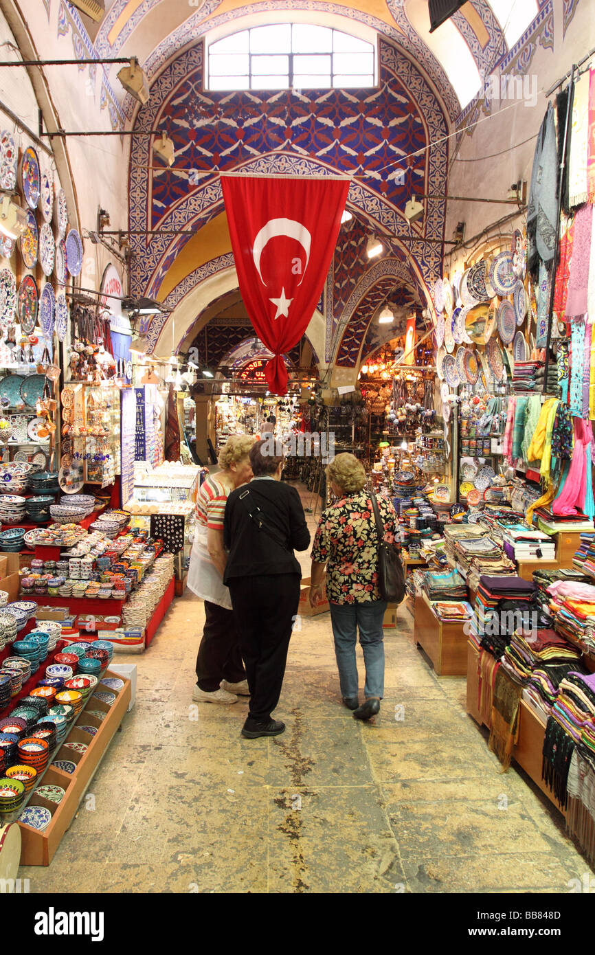 Turisti al grand bazaar -Fotos und -Bildmaterial in hoher Auflösung – Alamy