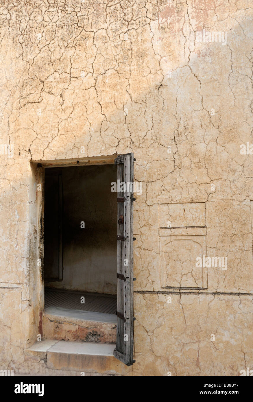 Mauer aus bernstein fort -Fotos und -Bildmaterial in hoher Auflösung ...