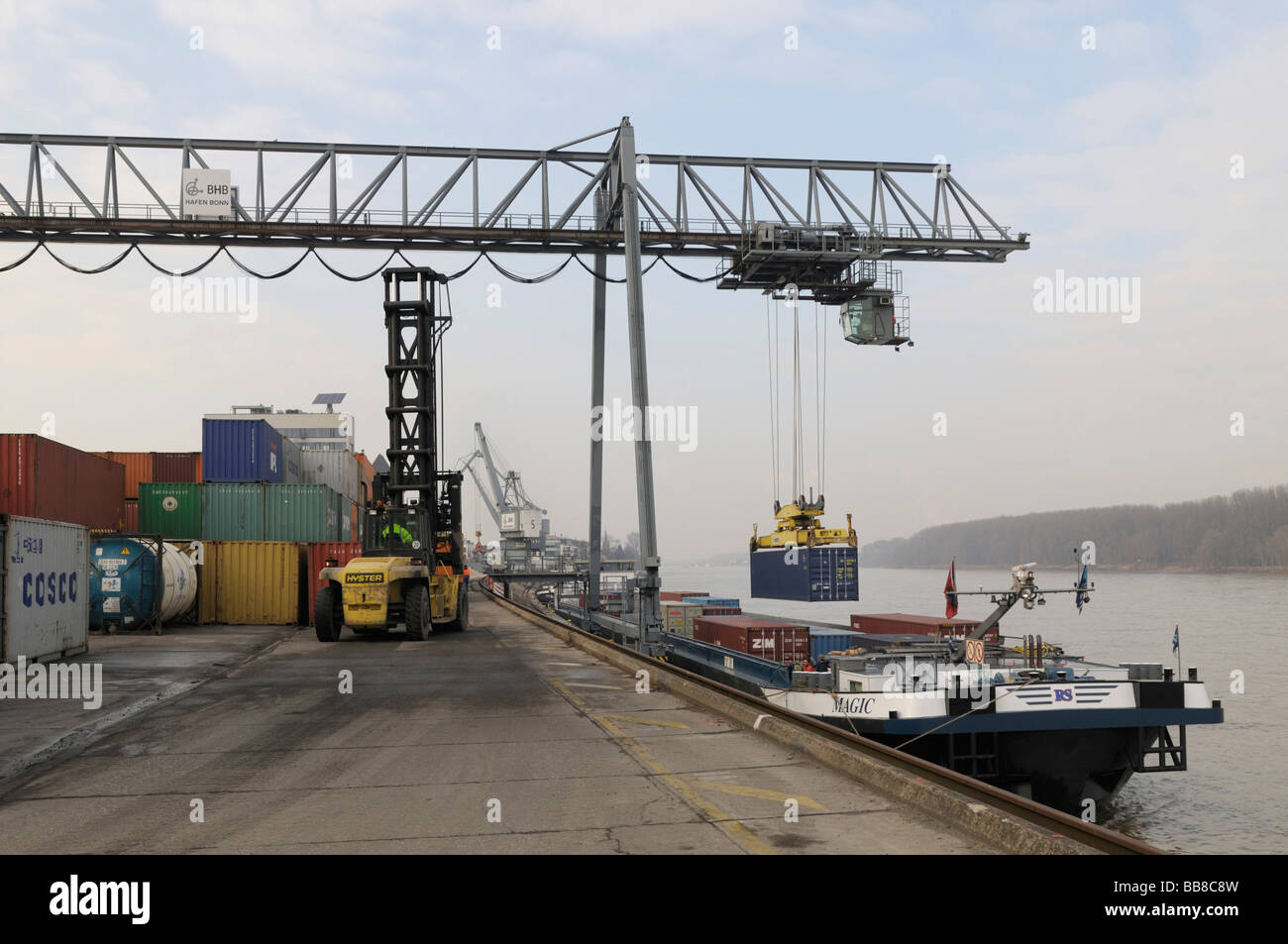 Transportmittel gabelstapler -Fotos und -Bildmaterial in hoher ...