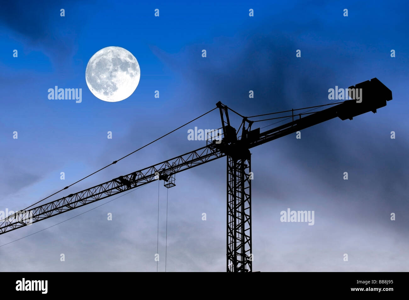 Turmkran silhouetten -Fotos und -Bildmaterial in hoher Auflösung – Alamy