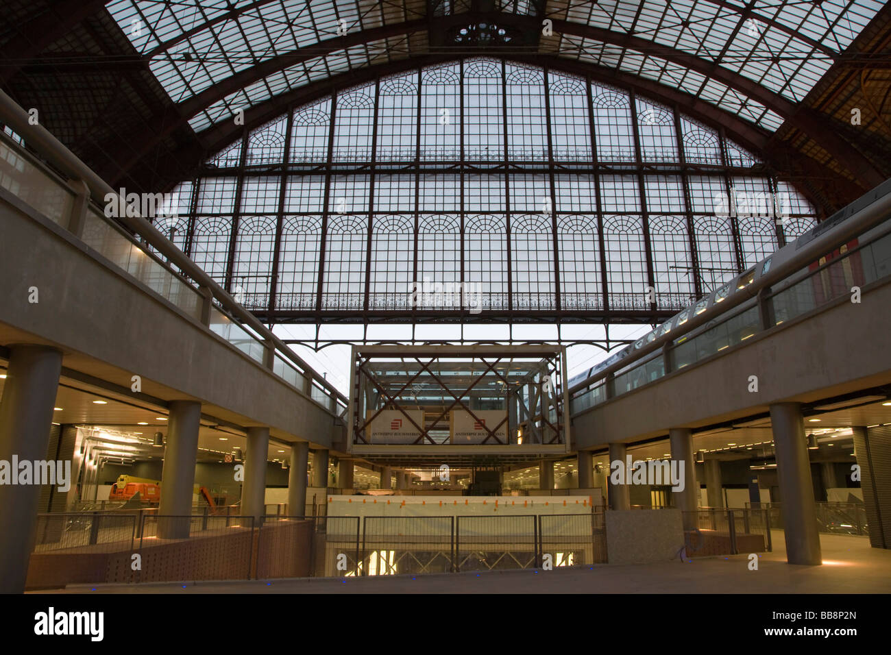 Bahnhof antwerpen centraal -Fotos und -Bildmaterial in hoher Auflösung ...
