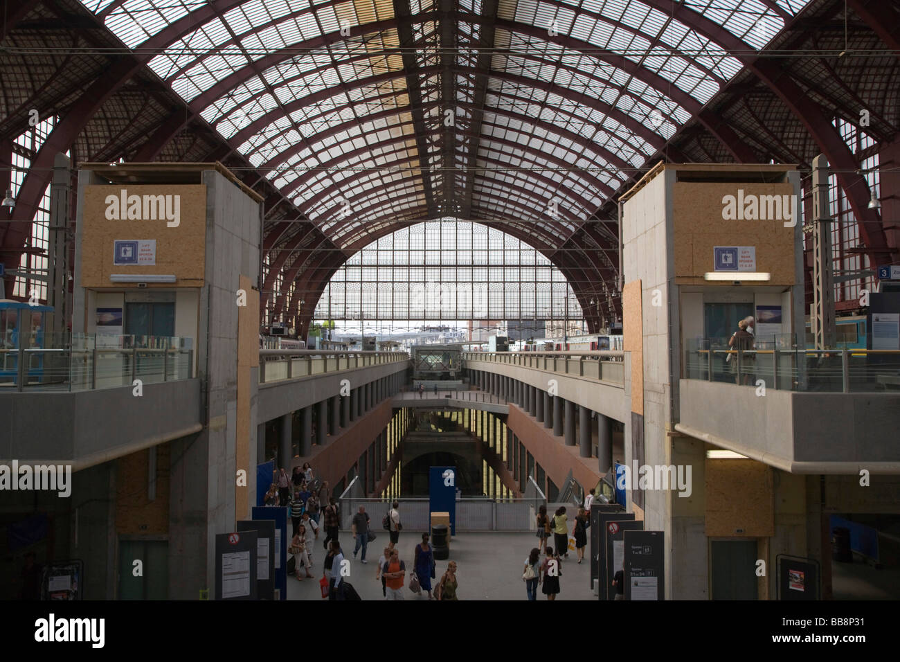 Bahnhof antwerpen centraal -Fotos und -Bildmaterial in hoher Auflösung ...