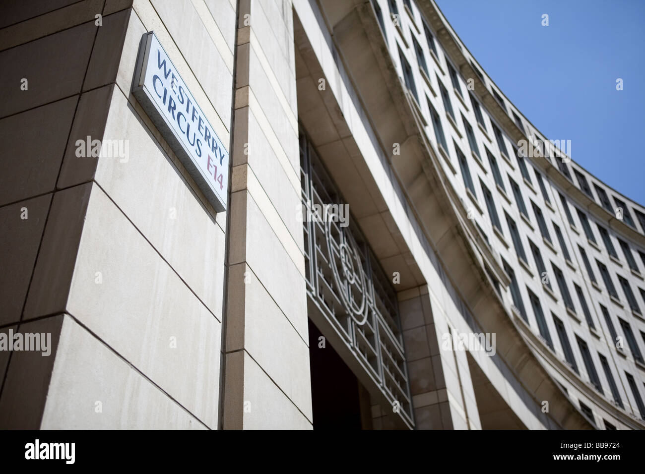 Westferry circus -Fotos und -Bildmaterial in hoher Auflösung – Alamy