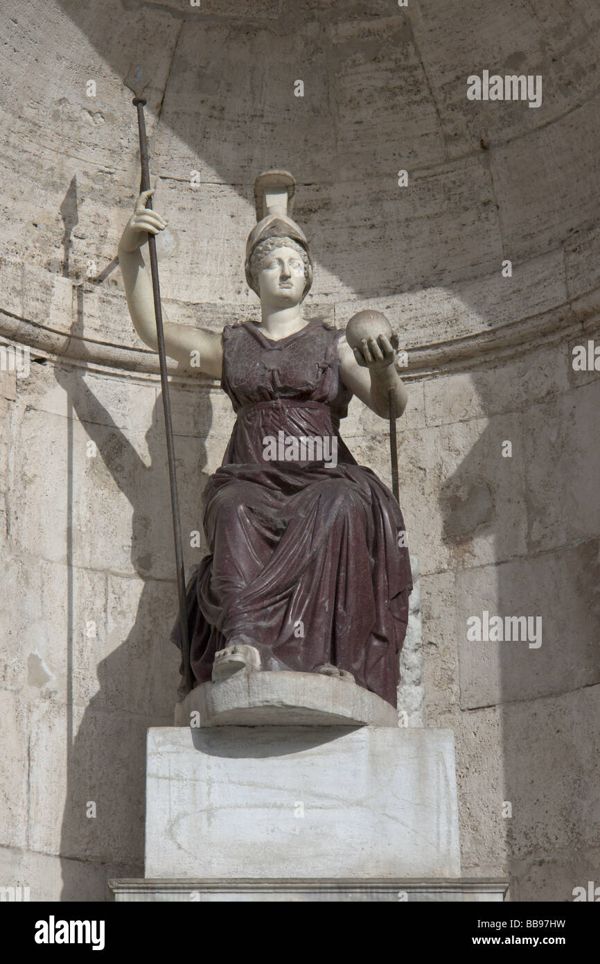 Fontana della minerva -Fotos und -Bildmaterial in hoher Auflösung – Alamy