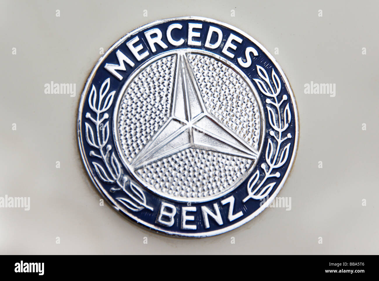 Alte Mercedes Benz Logo auf Oldtimer Stockfotografie - Alamy