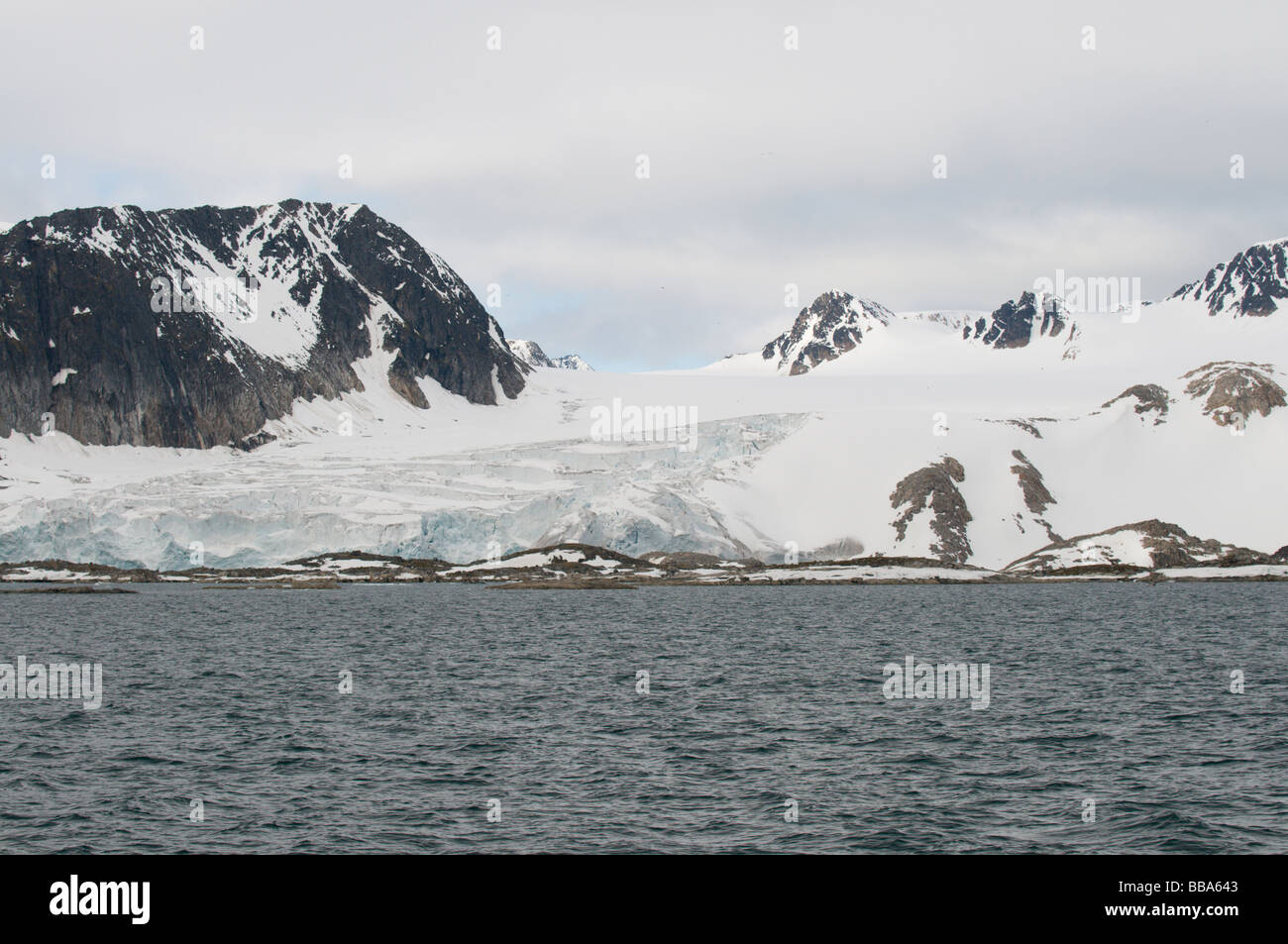 Raudfjord gletscher -Fotos und -Bildmaterial in hoher Auflösung – Alamy