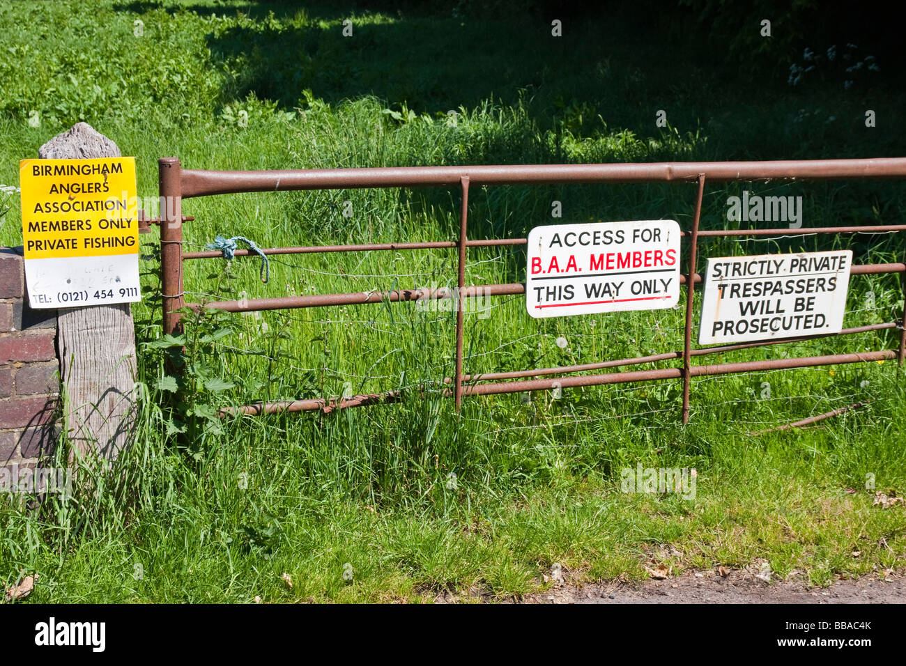 Gate signs -Fotos und -Bildmaterial in hoher Auflösung – Alamy