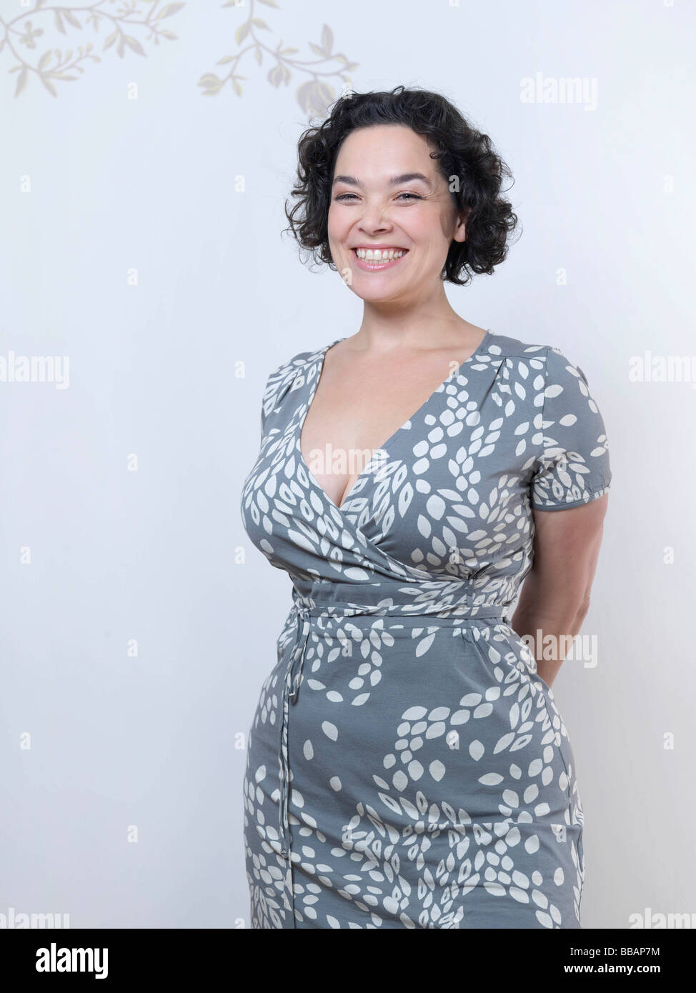 Reife kurvige frau -Fotos und -Bildmaterial in hoher Auflösung – Alamy