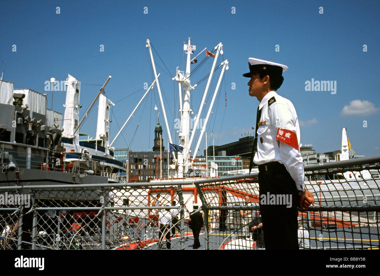 Royal navy officer im dienst -Fotos und -Bildmaterial in hoher ...