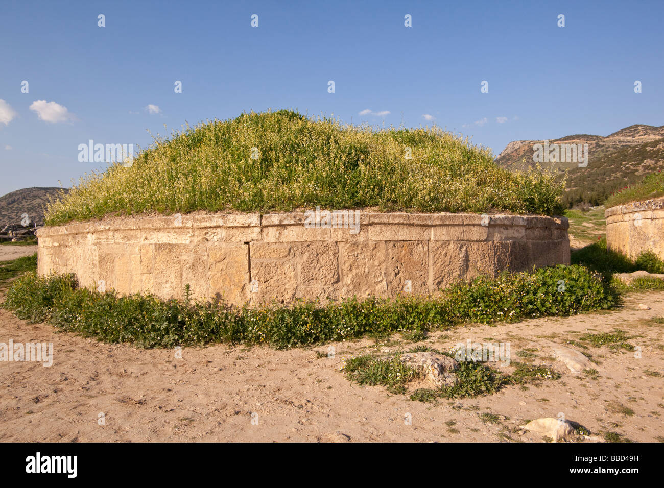 Nekropole von hierapolis -Fotos und -Bildmaterial in hoher Auflösung ...
