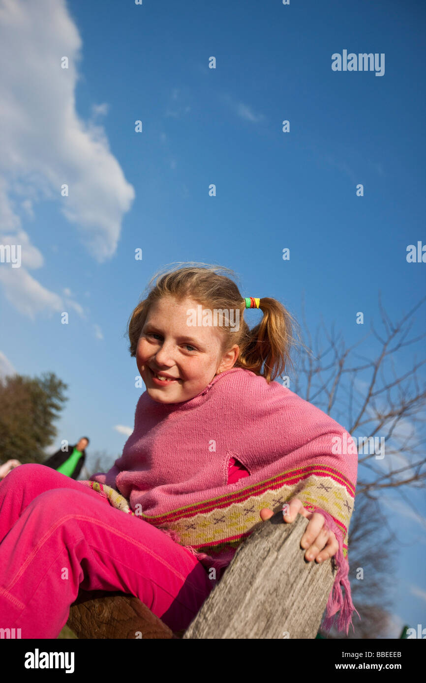 Camera outdoors pink pre teen -Fotos und -Bildmaterial in hoher Auflösung – Alamy