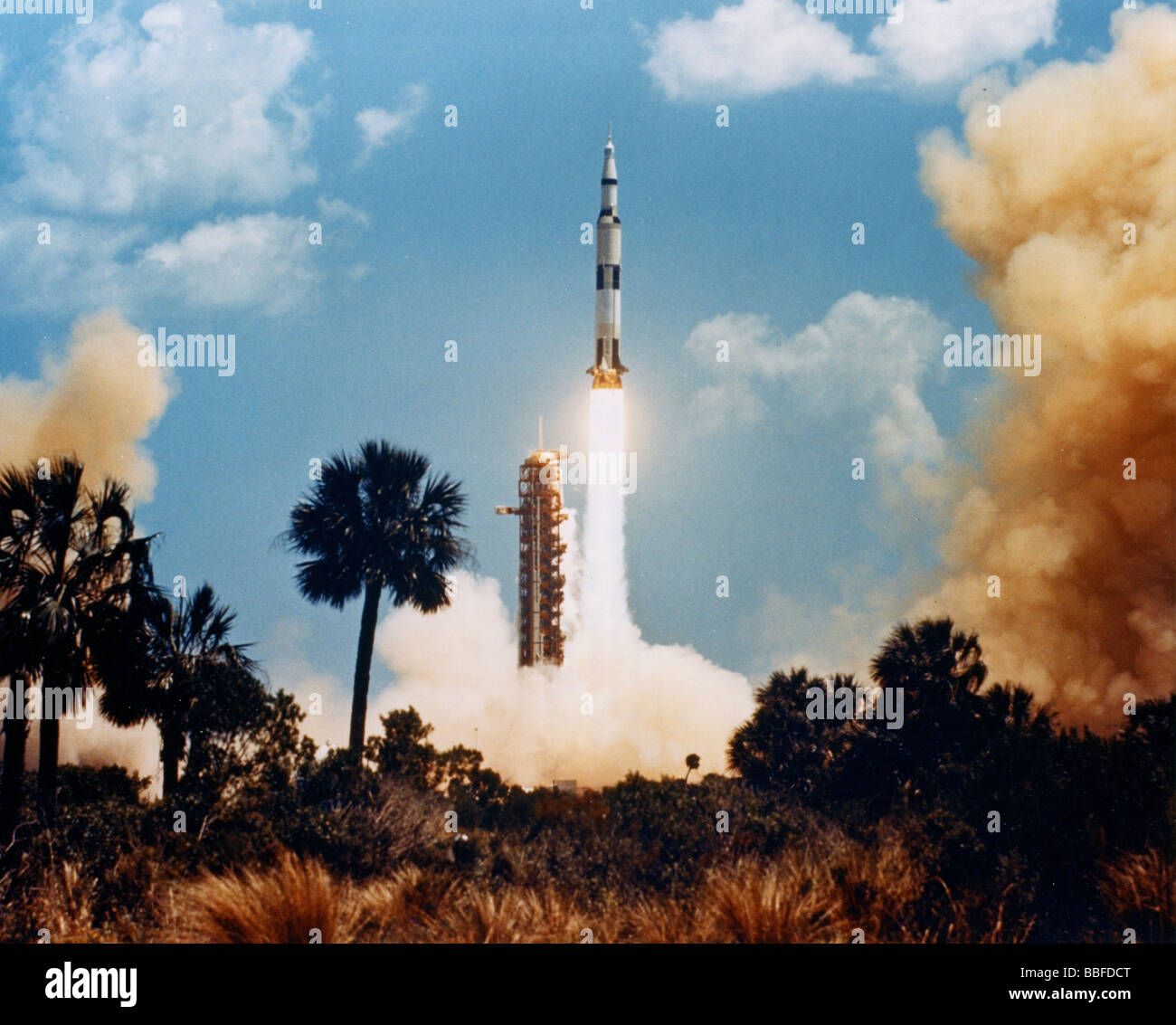 Saturn v rakete -Fotos und -Bildmaterial in hoher Auflösung – Alamy